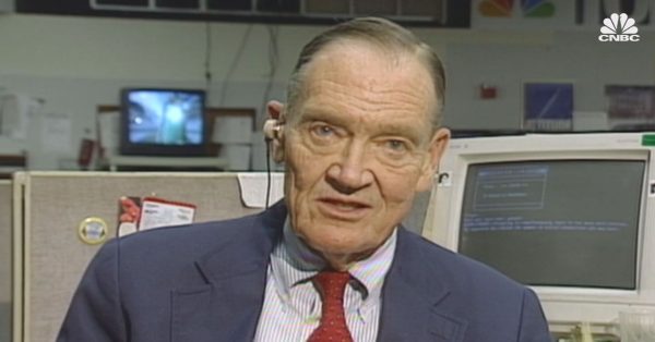 이 90 년대 Jack Bogle 인터뷰는 그의 유명한 투자 전략이 수년 동안 거의 변하지 않았 음을 보여줍니다.